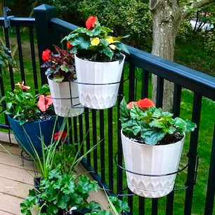 Floating Vertical Gardens with Tool-Free Railing Planters – Plant Traps